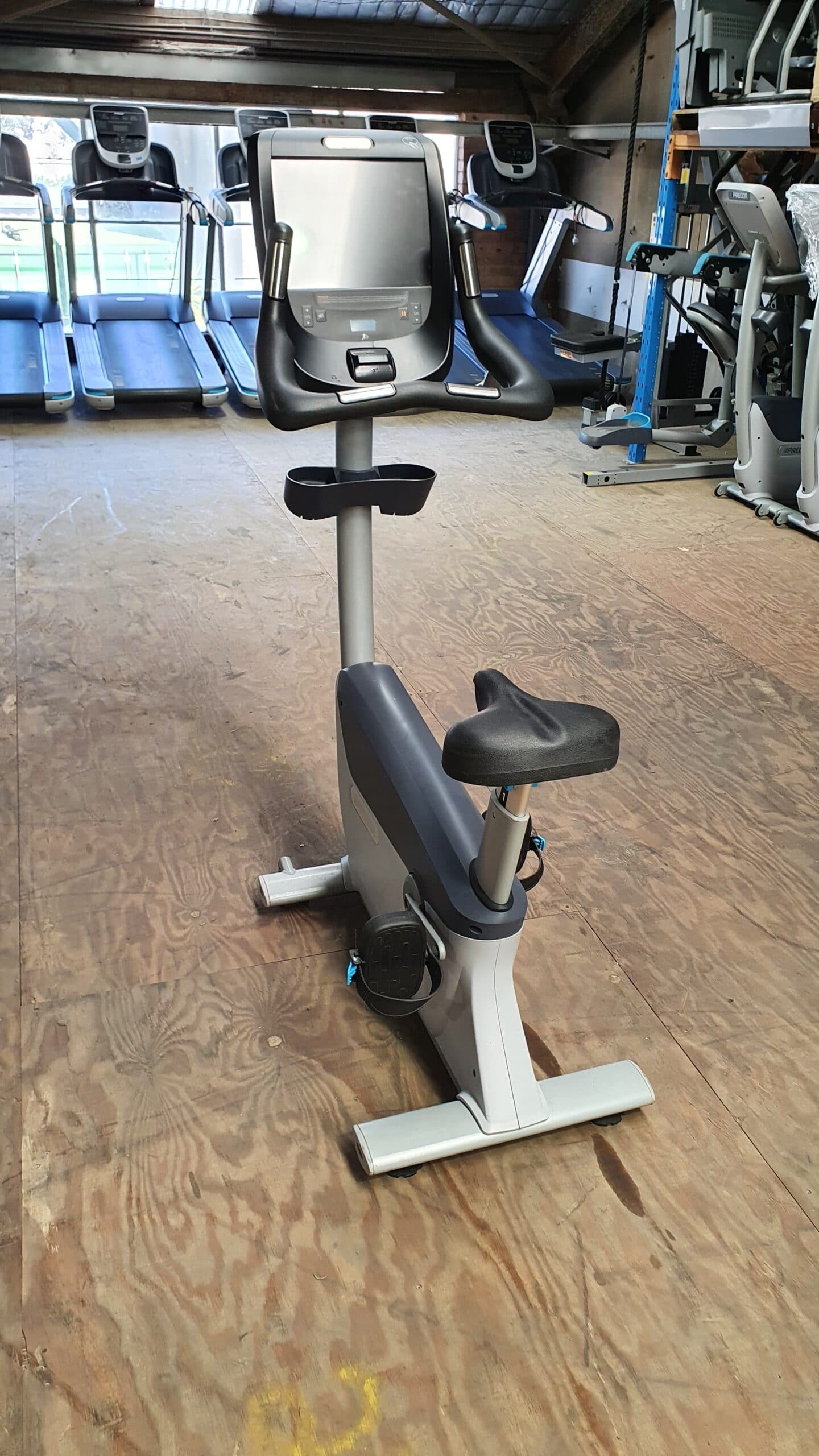 Precor UBK-885 Upright Bike w/ P82 Touch Screen | Gym Solutions